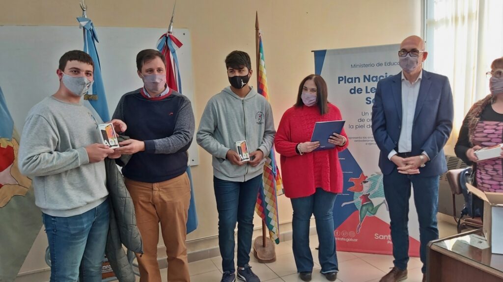 LA PROVINCIA CONTINÚA CON LA ENTREGA DE DISPOSITIVOS MÓVILES DEL PLAN ...